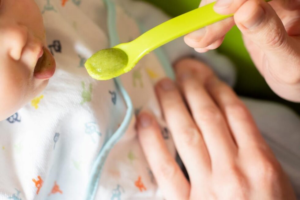 Parents to be offered weaning advice in England - Bristol Early Years
